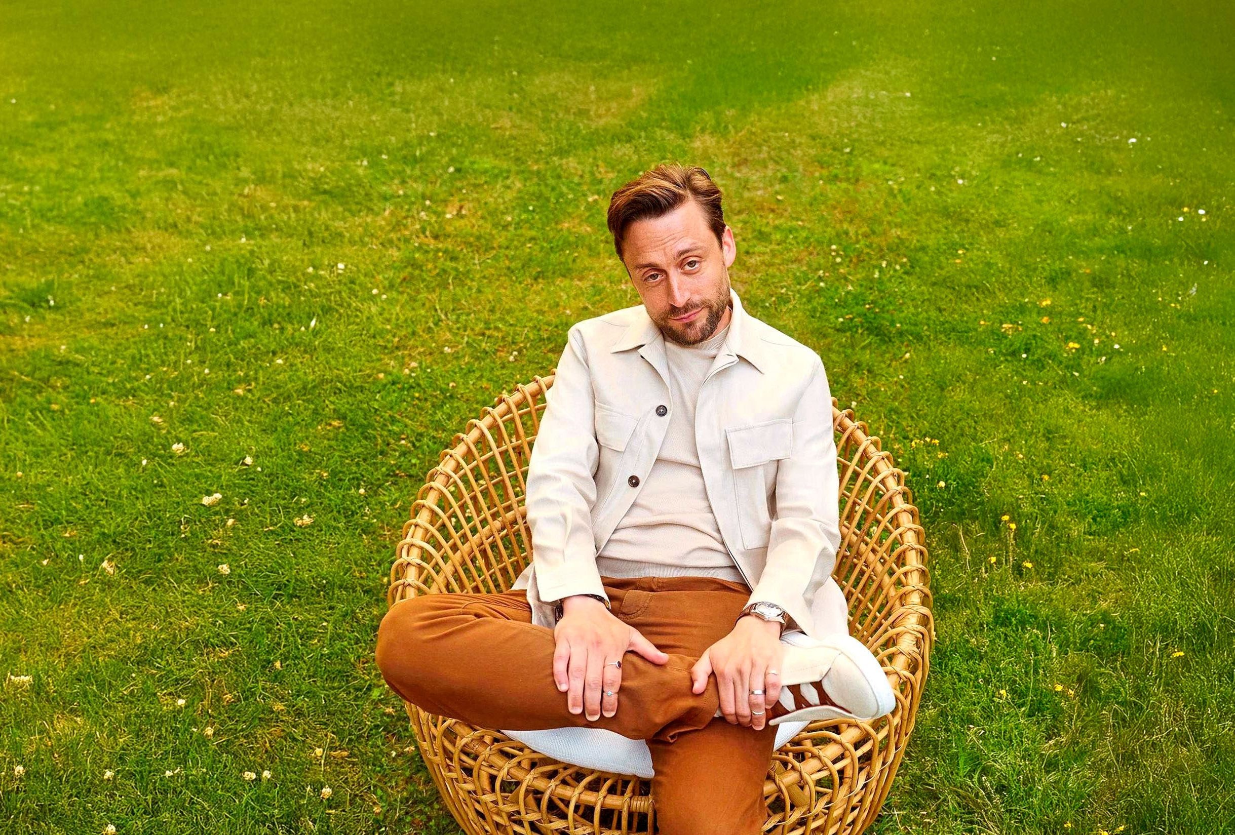 Macaulay Culkin Kaster Opp Macaulay 'Instagram' Culkin (@culkamania)