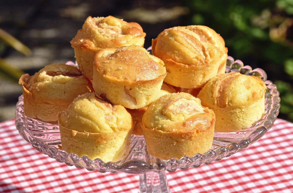 Delicious pear sponge cakes - 25 Nov 2025 - Garden News Magazine - Readly